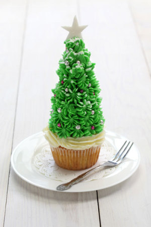 Make these Christmas tree cupcakes - Sweet Living Magazine